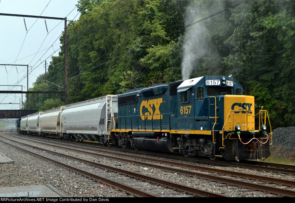 C770-04 guns west towards Nabisco with CSX GP38-S 6157 now taking command.